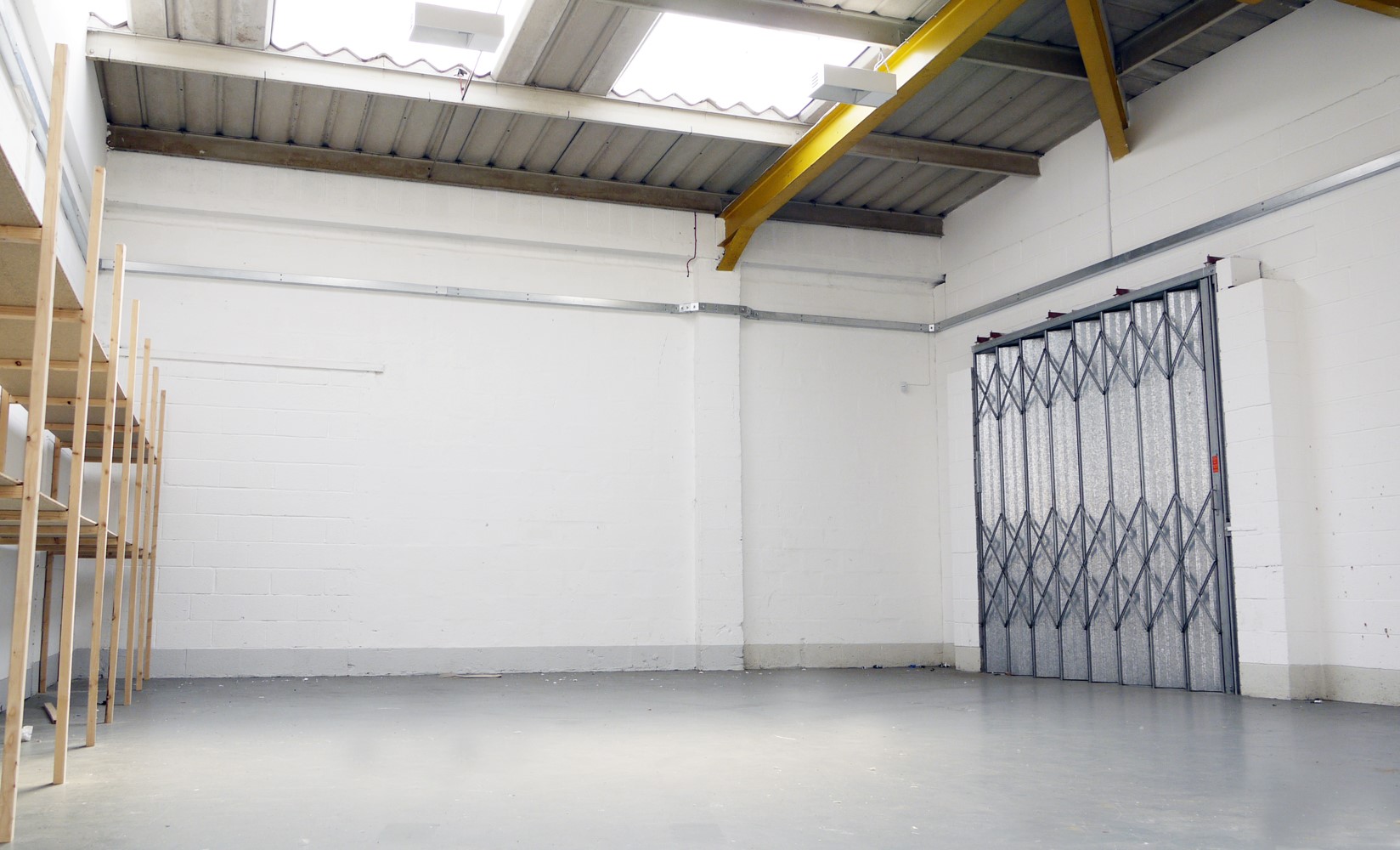 Industrial studio to rent in Bletchley, Milton Keynes.